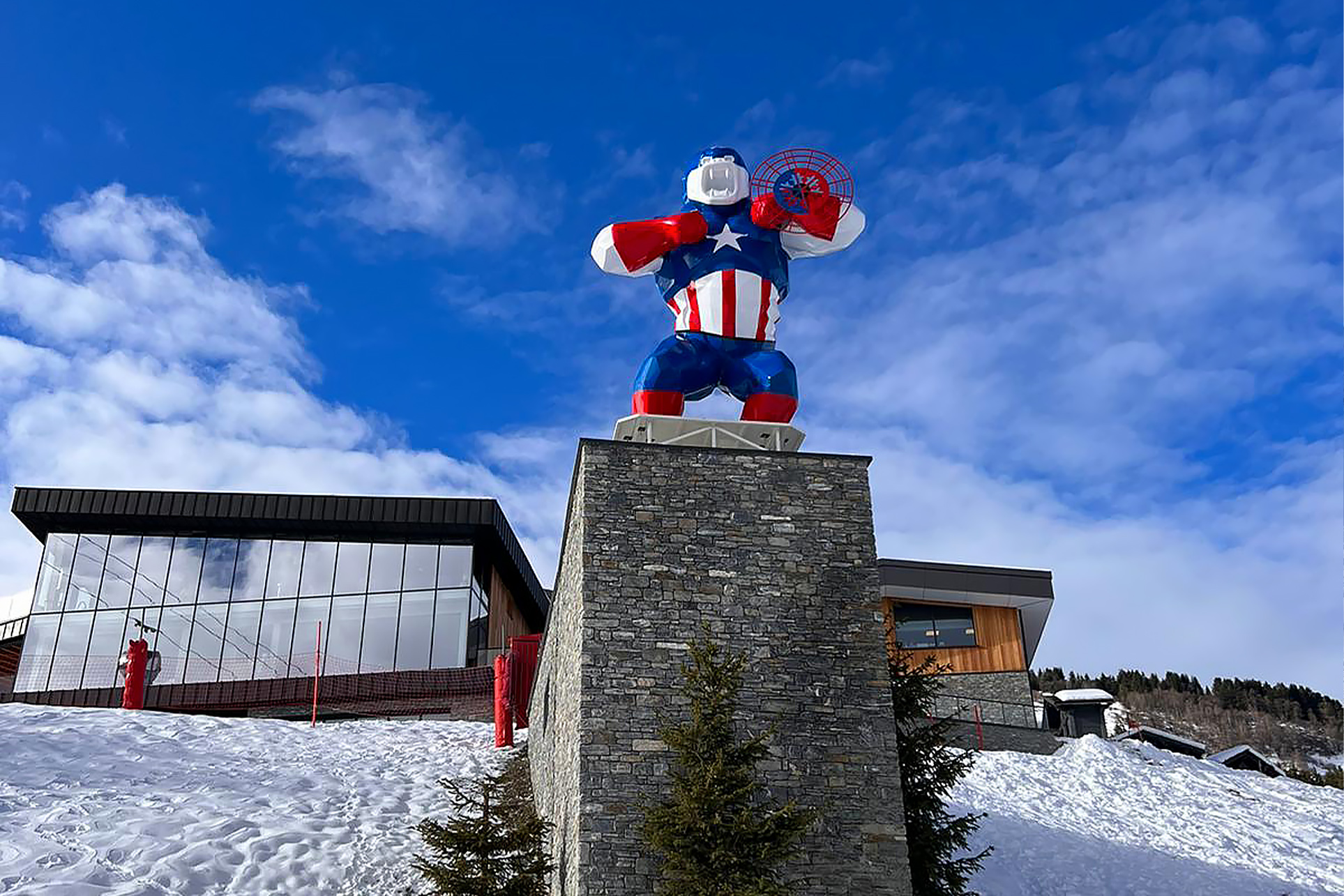 CAPTAIN KONG AMERICA EST DE RETOUR À COURCHEVEL ! - Galeries Orlinski